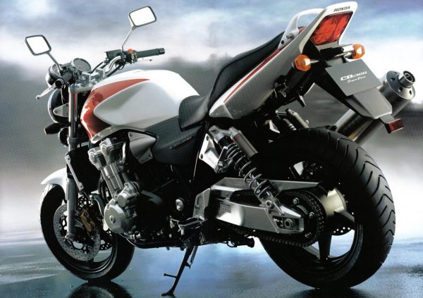 HONDA CB400 – Revology Bikes